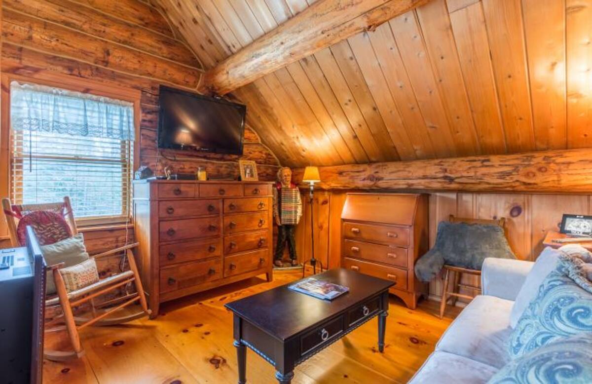 Single Family Home | Beaver St. Community 3 Bed 4 Bath Home Rental ...