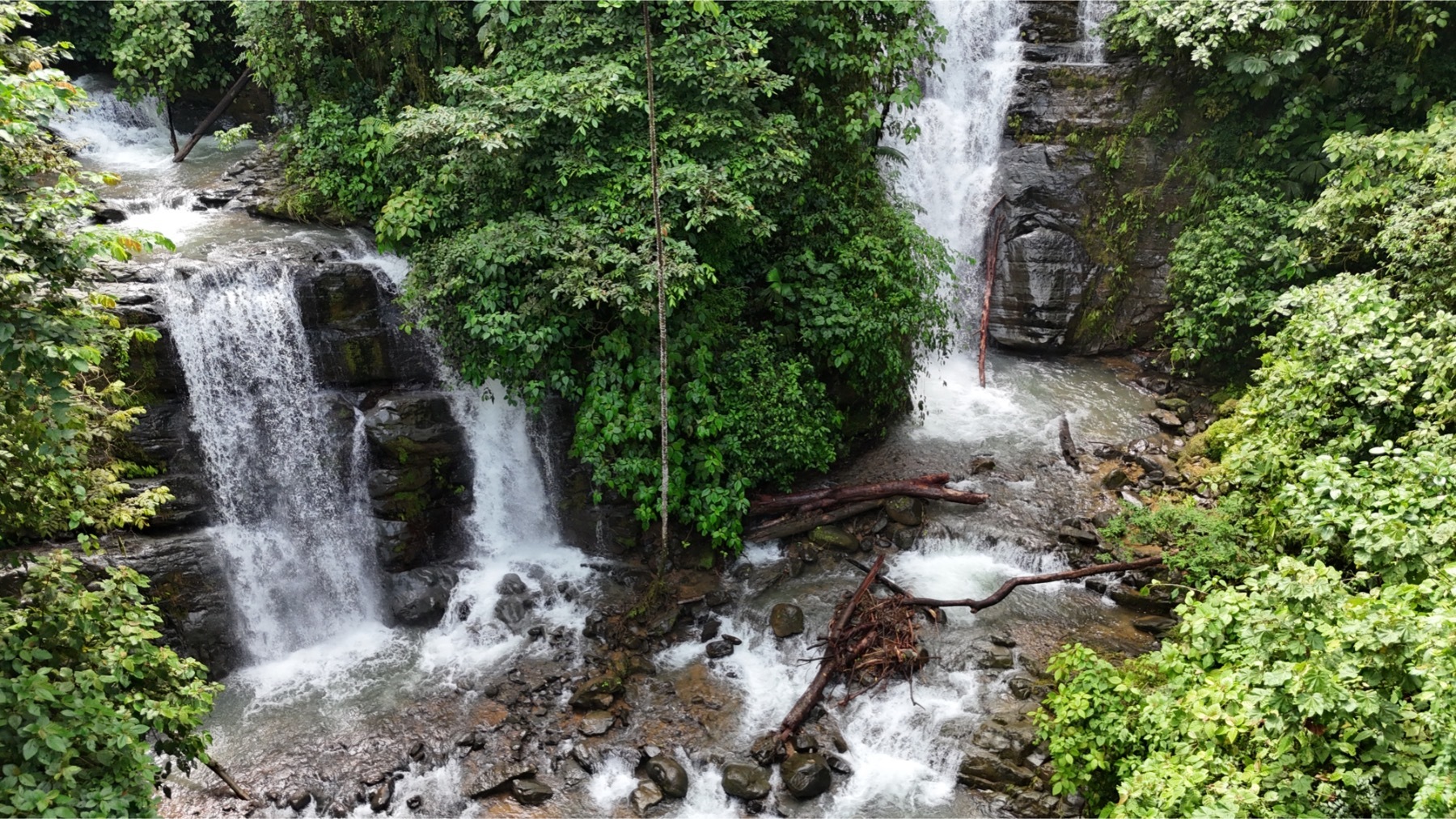Tropical Sanctuary With Waterfalls And Streams, Hatillo, Dominical ...